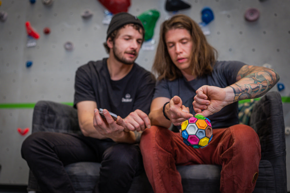 BOULDERBALL - Découvrez la plus petite salle de bloc au monde